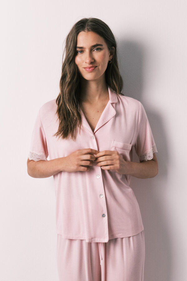 Rosa Pyjama im Hemdlook Capri aus Viskose und Spitze