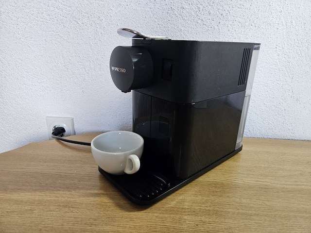 Aparat za kafu Nespresso DeLonghi EN500  Lattissima ONE