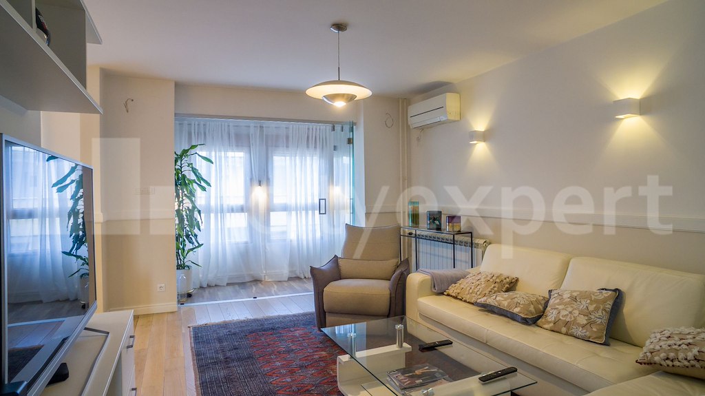 Stan za izdavanje BEZ PROVIZIJE: Dvoiposoban, 75m², Krunska, Vračar - 1500€
