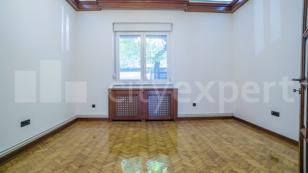 Poslovni prostor za izdavanje BEZ PROVIZIJE: Dvoiposoban, 82m², Hilandarska, Stari grad - 1200€