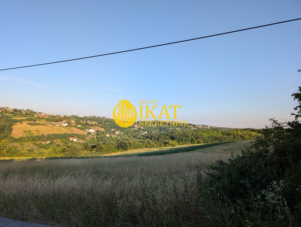 Ripanj, izuzetan plac 86 ari sa starom kućom od 70m2 ID#5208
129.000 €