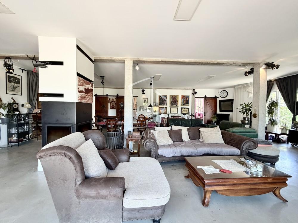 Izuzetna vila na 30 ari placa ID#15541
1.250.000 €