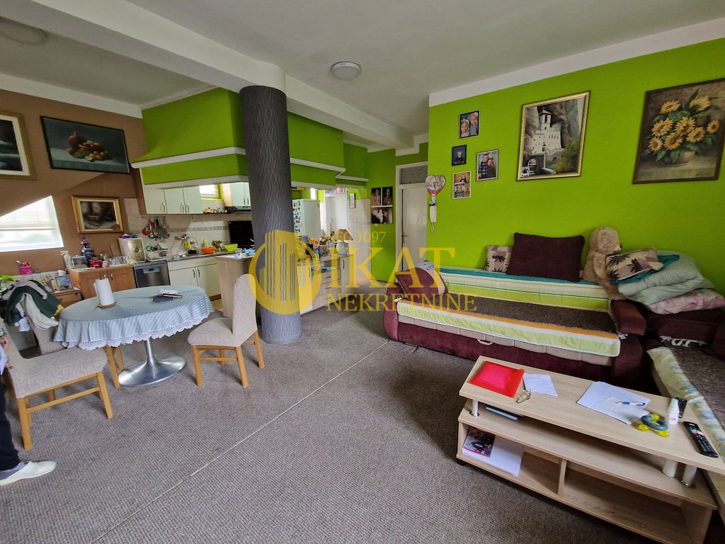 Kuća u Zemunu, Retenzija, 414m2 ID#5203
590.000 €
