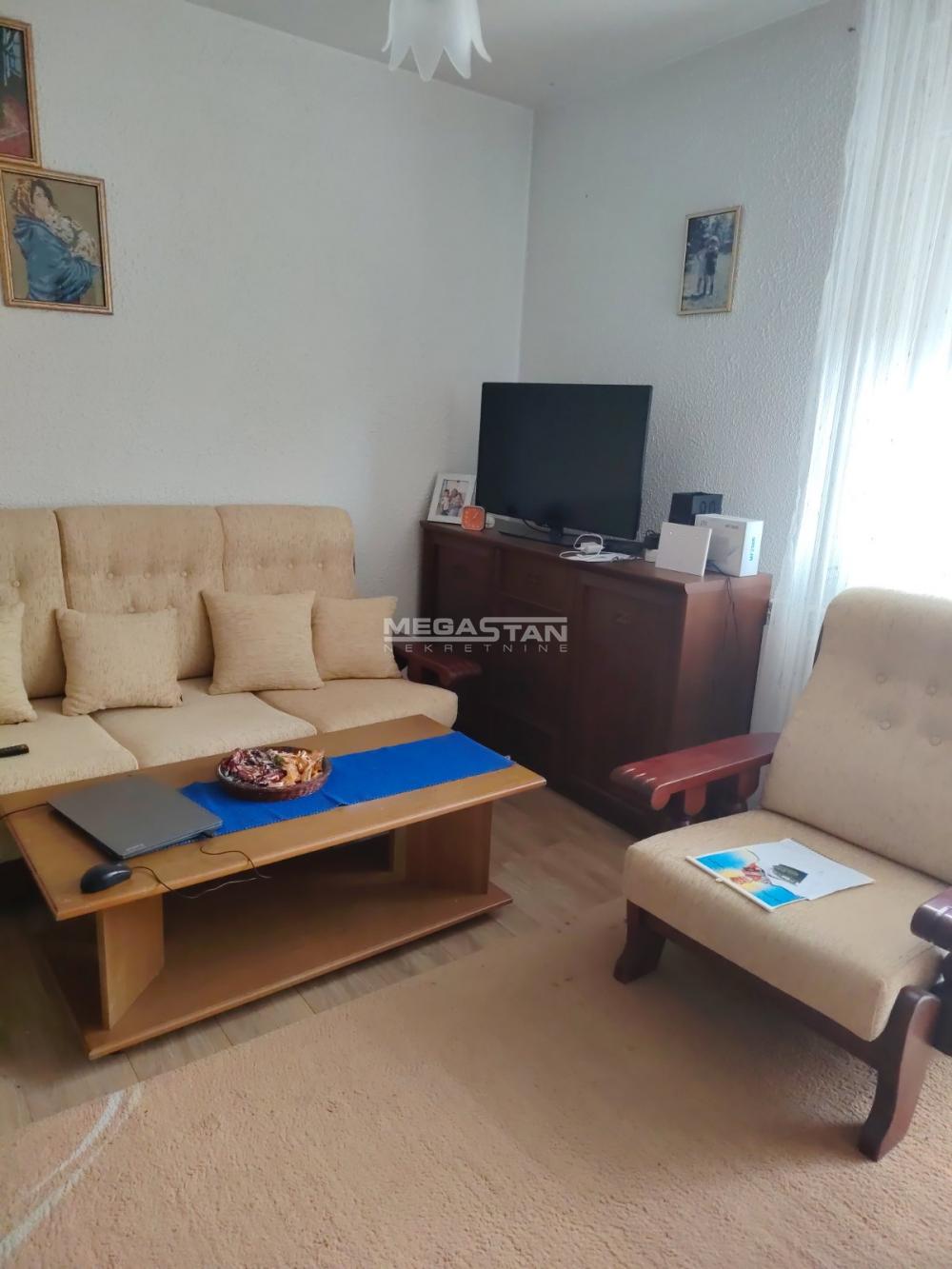 Mladenovac, odmah useljiva
215.000 €