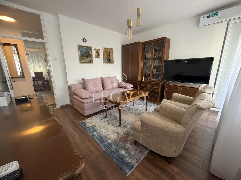Centar, kod Atelje-a, namešten, useljiv ID#1280
1.000 €