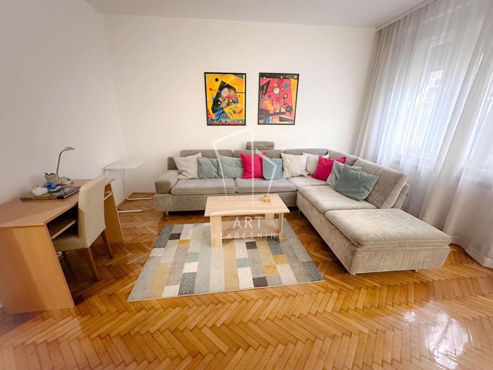 Odlična lokacija 2.0 stana, renoviran ID#15535
900 €