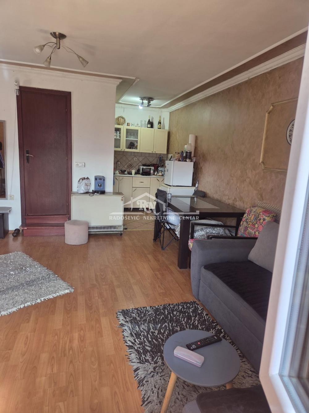 Trošarina, Vojvode Stepe, stambeno poslovni prostor ID#1645
250.000 €