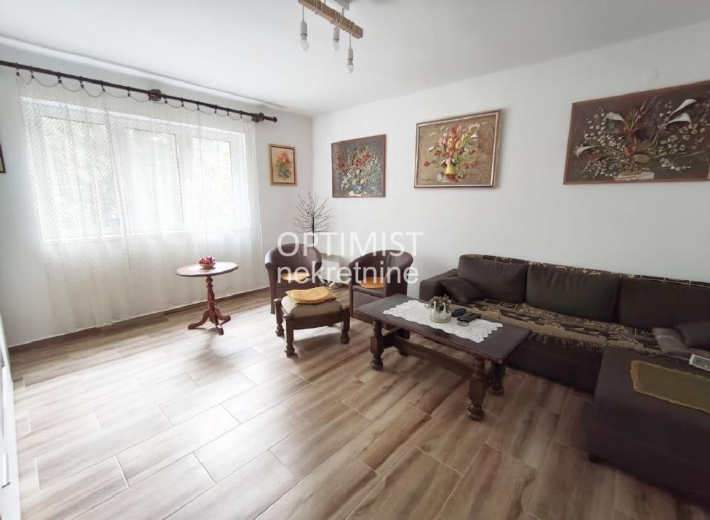 Lekino brdo, renoviran, useljiv, parking mesto ID#3555
199.500 €