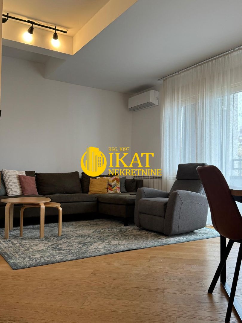 Vračar, Nebojšina 49m2, kompletno opremljen 2.0 + garaža ID#5212
259.000 €