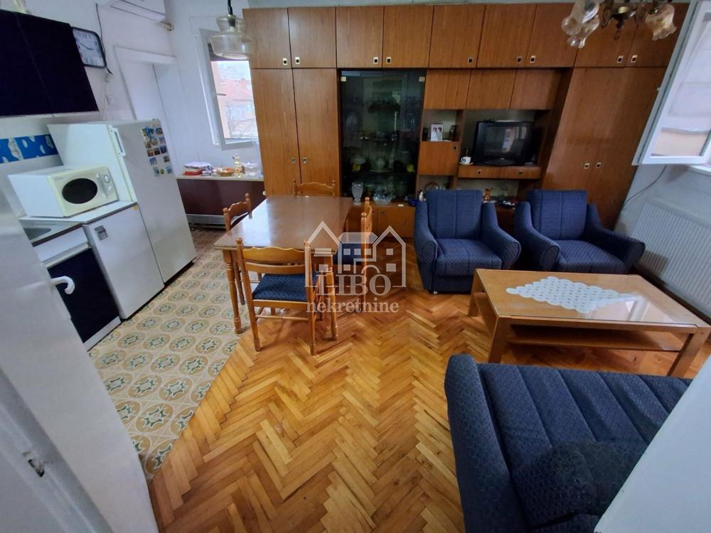 Renoviran,dvoiposoban stan P=70m2,I sprat + parkin kod Novog Kliničkog ID#2371
147.000 €