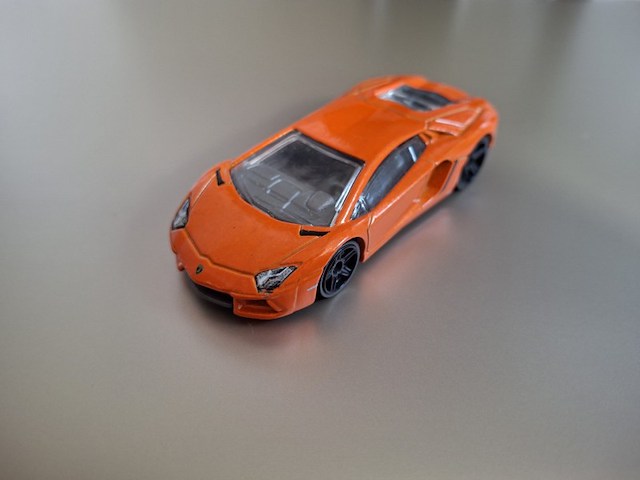 Hot Wheels Lamboghini Aventador LP 700-4
