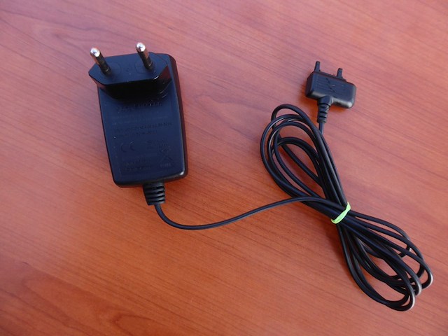Sony Ericsson punjač CST-60