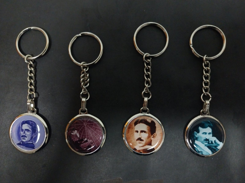 Privezak TESLA