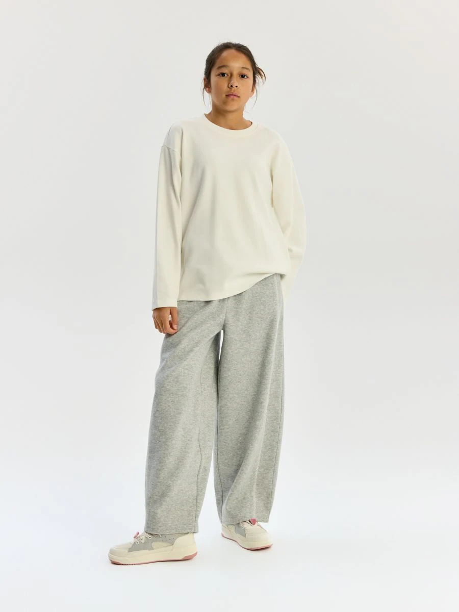 Pantalone sa čipkastim lampasima