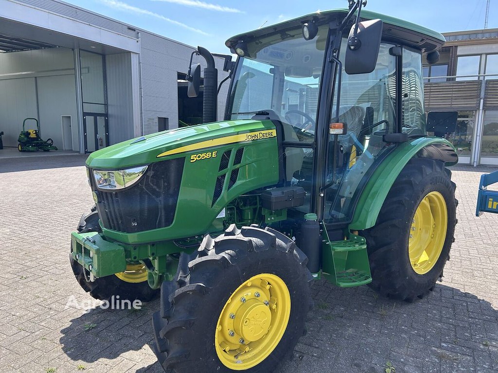 Novi John Deere 5058E traktor točkaš