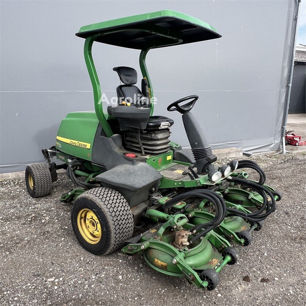 Prodaje se John Deere 8800 Terrain Cut traktor kosilica na aukciji