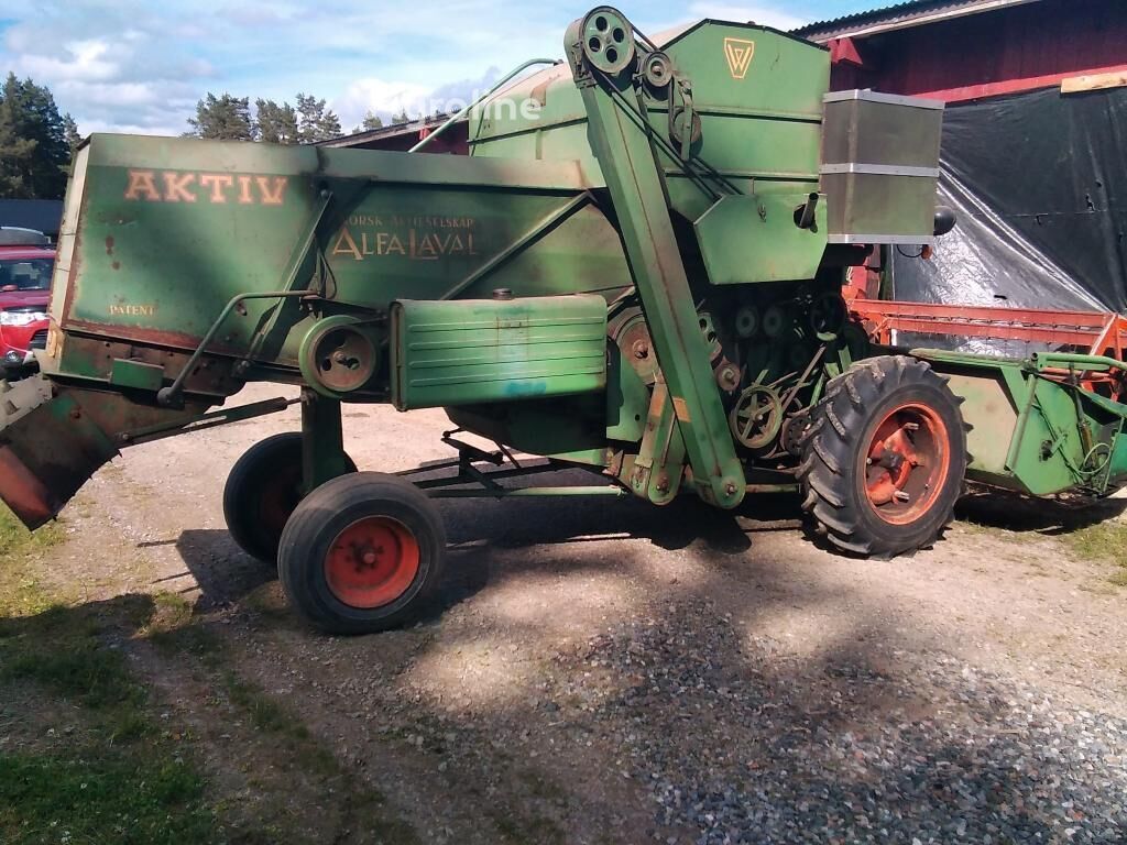 Prodaje se Aktiv/Volvo BM 800 skurtresker kombajn za žito na aukciji