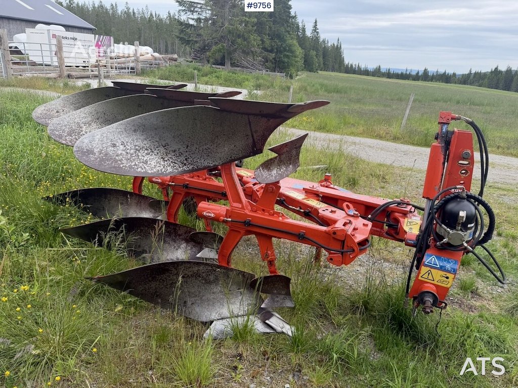 Kuhn MM 111 3EH reverzibilni plug