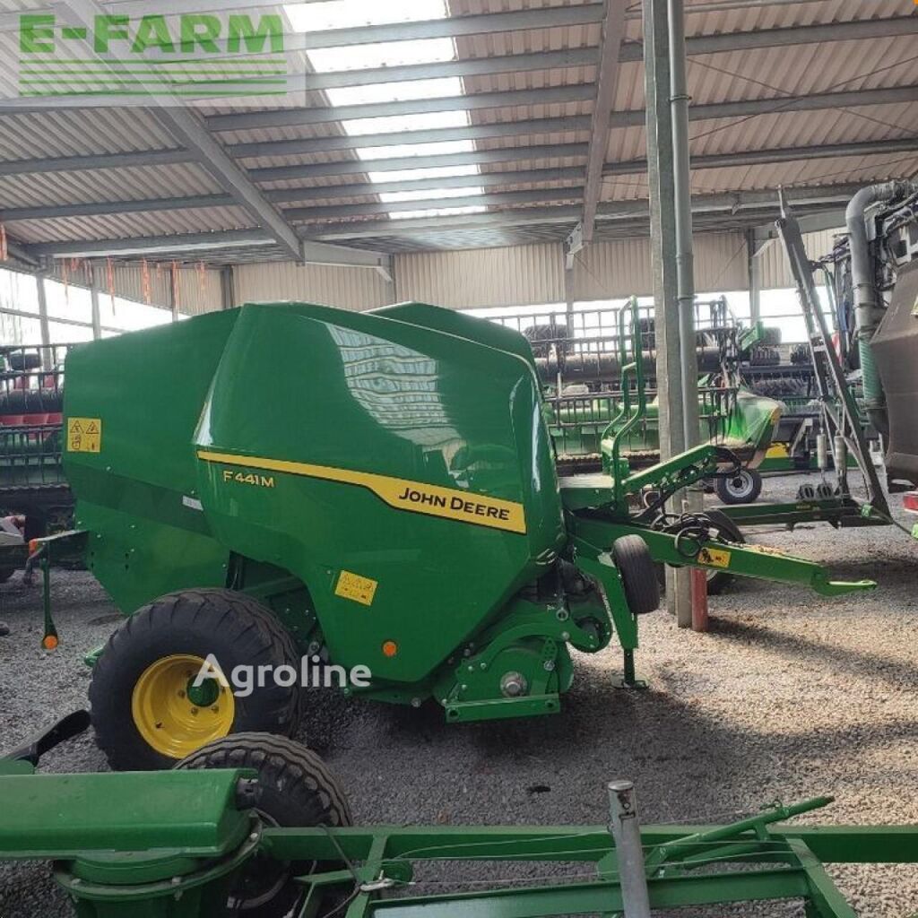 John Deere f441m balirka za okrugle bale