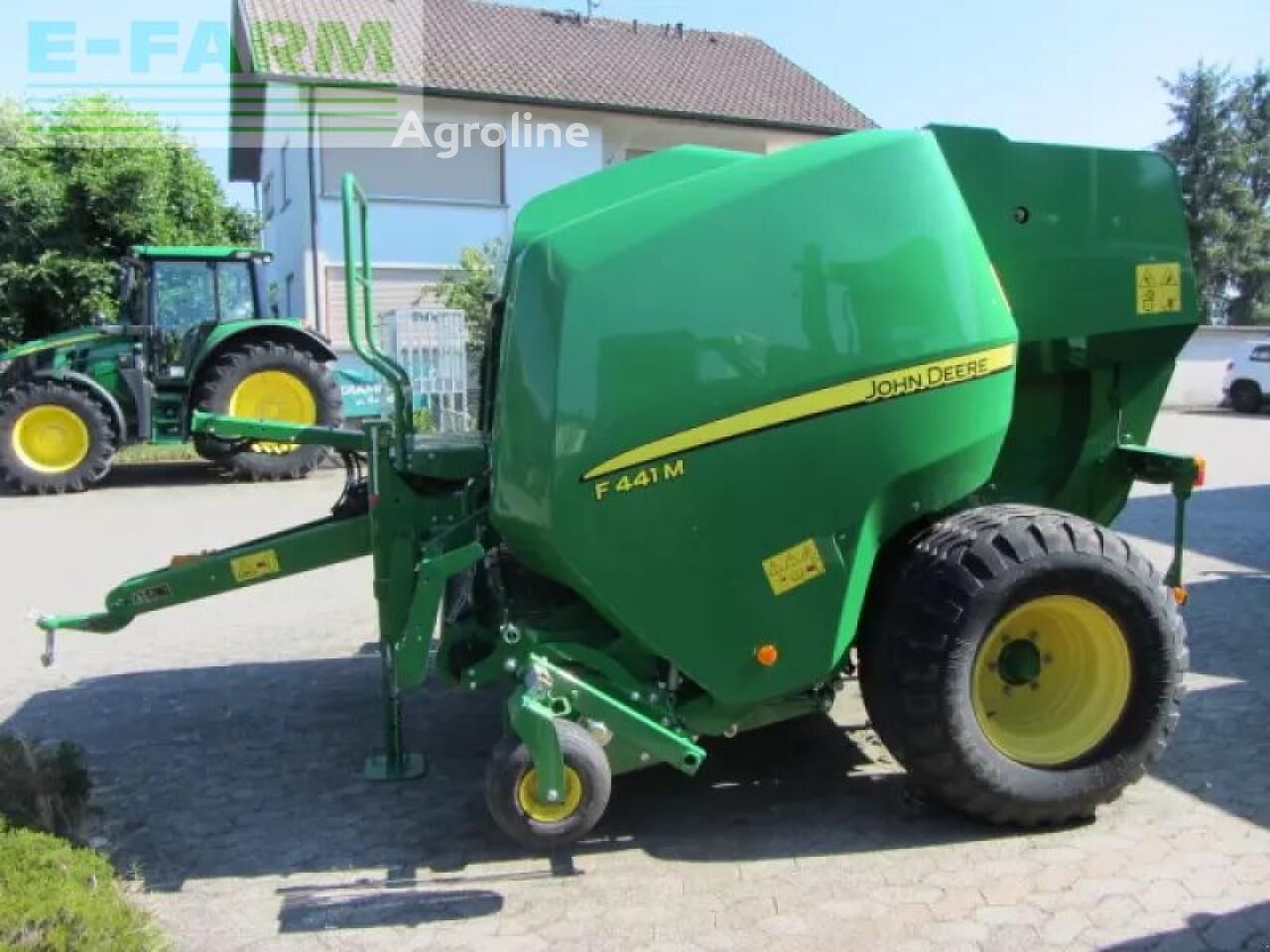 John Deere f441m balirka za okrugle bale