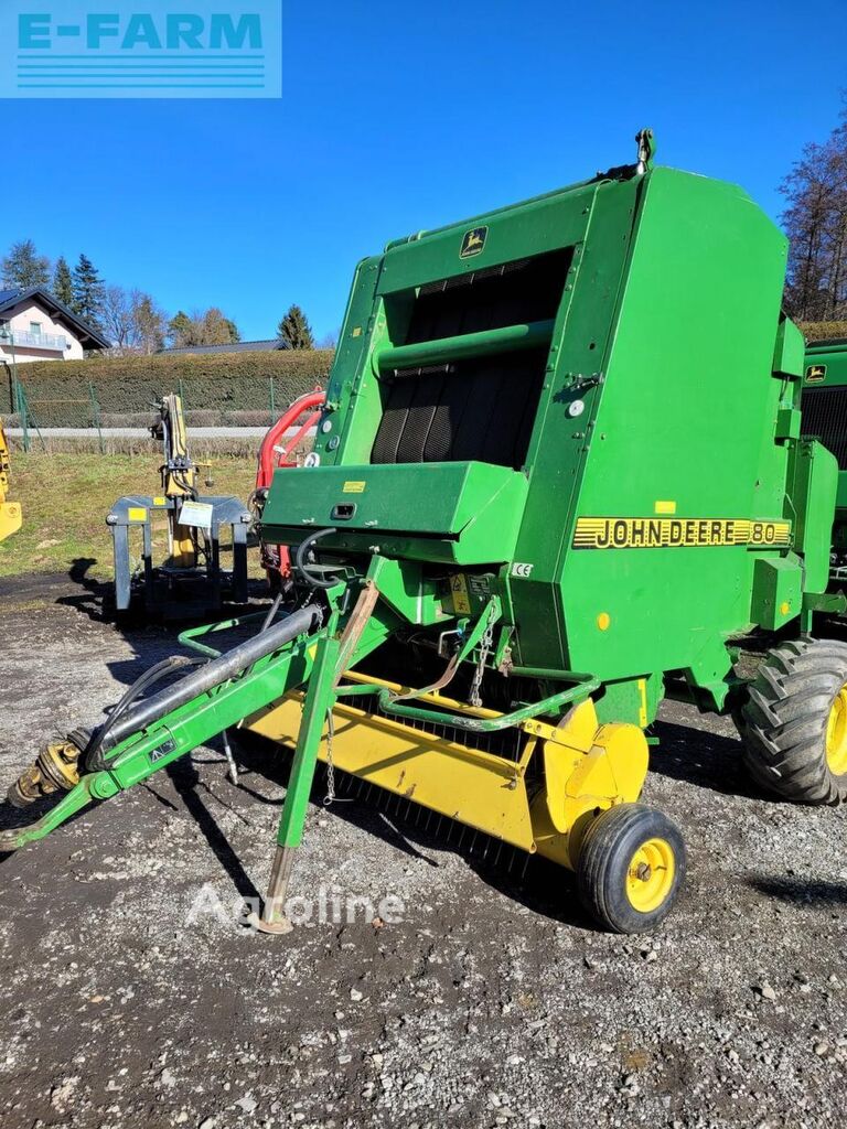 John Deere 580 balirka za okrugle bale