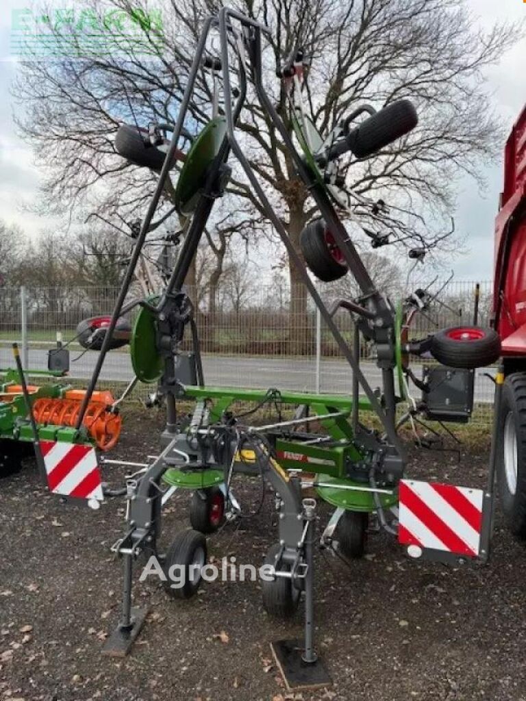 Fendt lotus 770 prevrtač sena
