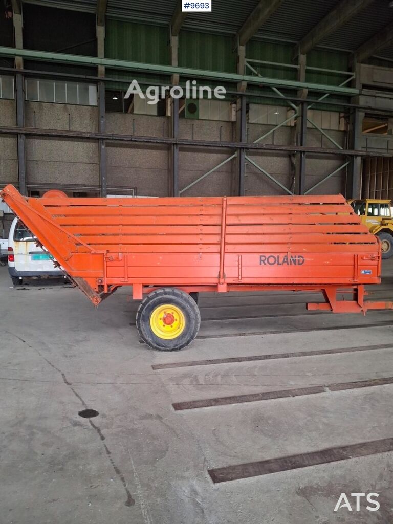 Roland U360 samoutovarna prikolica