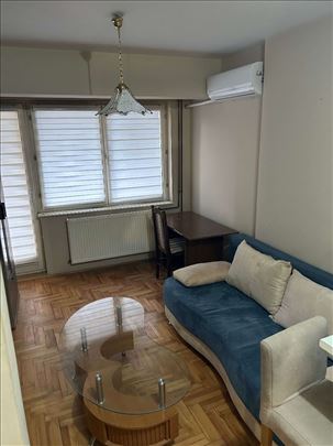 Izdaje se lepa garsonjera 22m2 DIF/Zaštita na radu