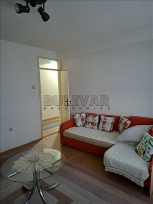 Izdaje se odličan stan u centru Niša, 54m2