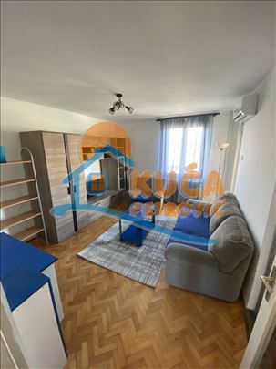 Izdaje se stan kod Pravnog fakulteta