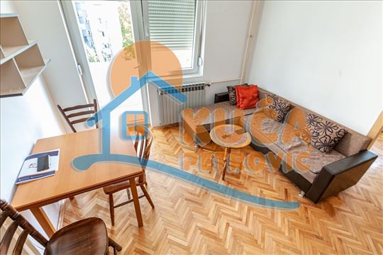 Izdaje se stan kod starog kliničkog centra, 54m2,