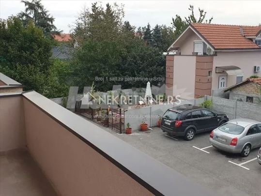 Izdaje se kompletno namešten stan na Ledinama