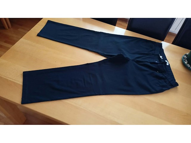 kvalitetne pantalone teget boje vel.48..kao nove