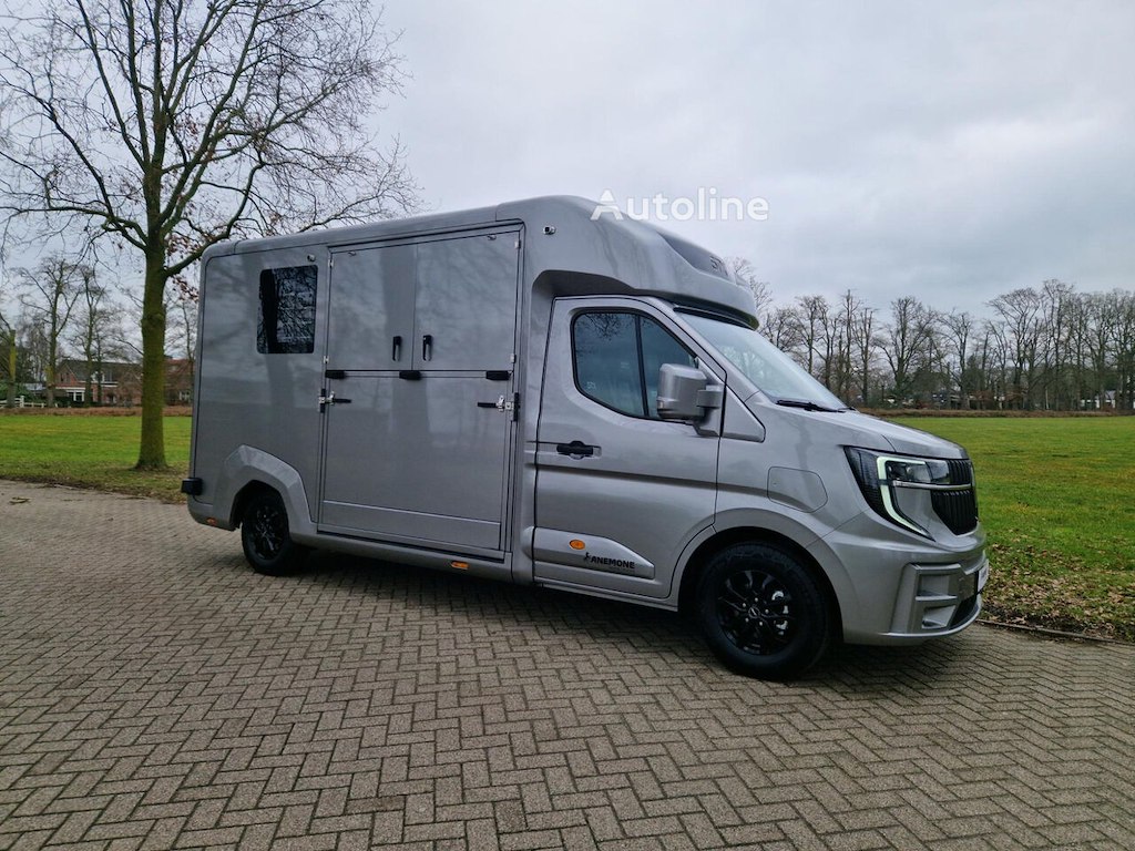 Novi Renault Master E-Tech vozilo za prevoz konja