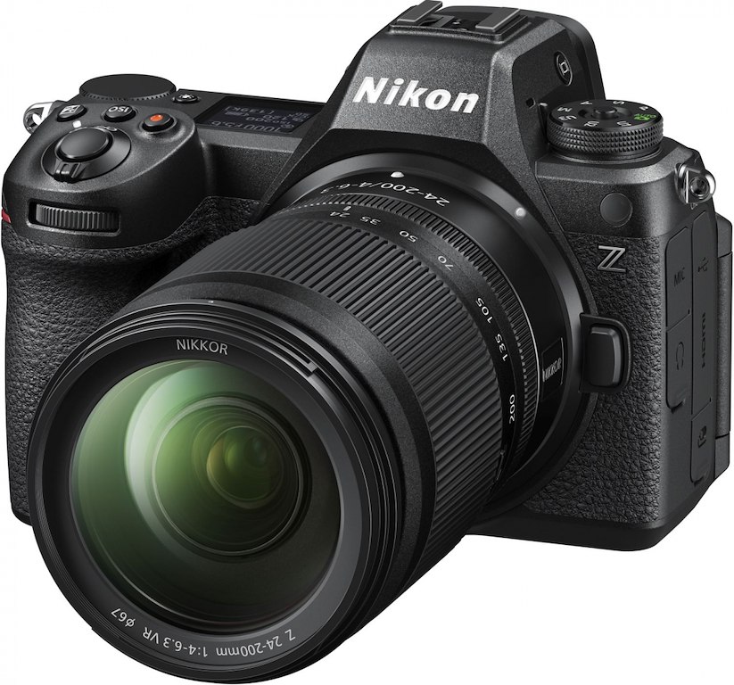 NIKON Z6 III + w/24-200mm f4-6,3