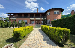Luxury Villa. Danube View. 6 Parking Spaces.