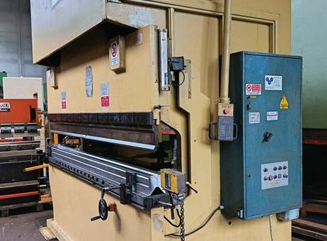CNC abkant presa PRESSA PIEGATRICE FARINA DA3100X200 TON DELEM DA200