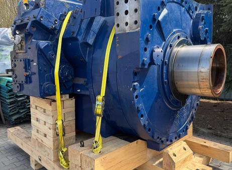 Oštećena menjačnica Winergy PEAB 4435.2 uklonjena sa Vestas V90 2 MW Mk.5 vetroturbine.