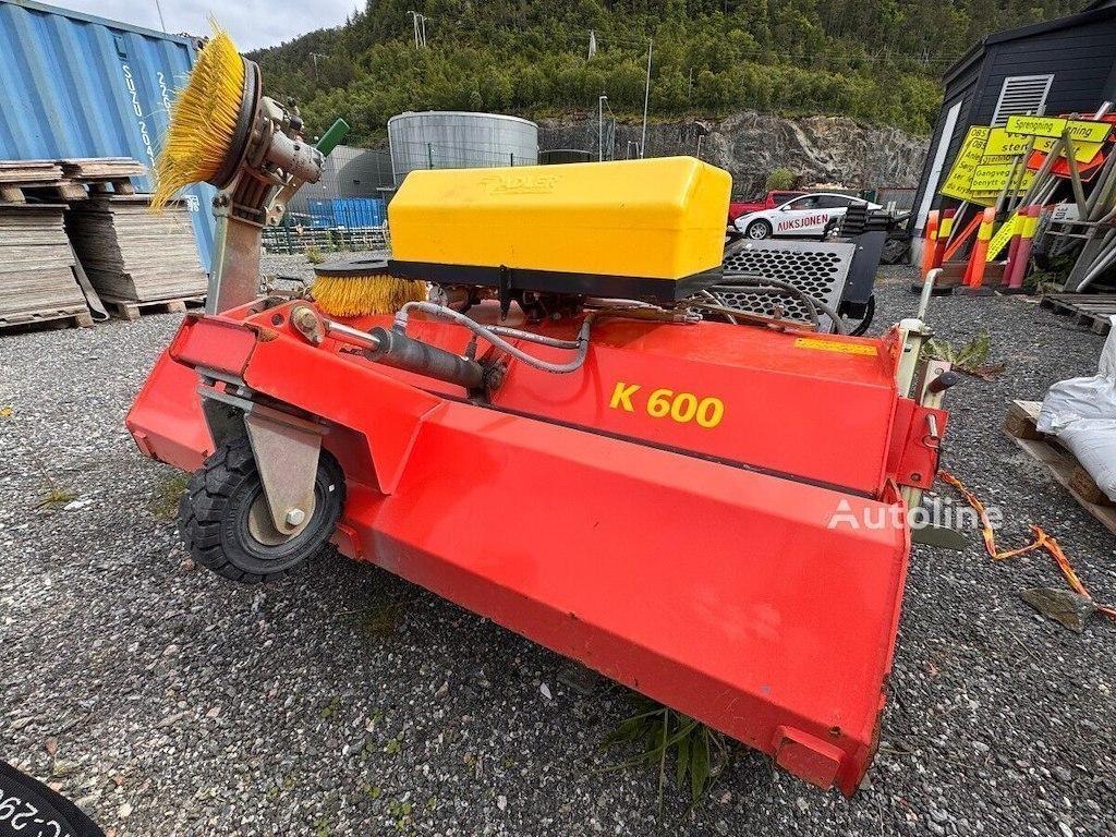 Prodaje se Adler Andre Adler K600 / 180 Feiemaskin / Gatekost med oppsamler og va četku za čišćenje ulica na aukciji