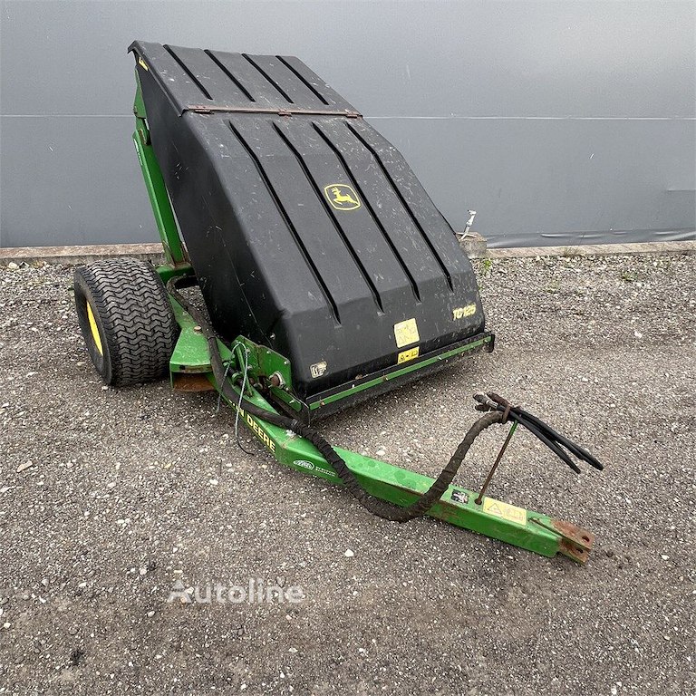 Prodaje se John Deere TC 125 Collector vučeni čistač puteva na aukciji