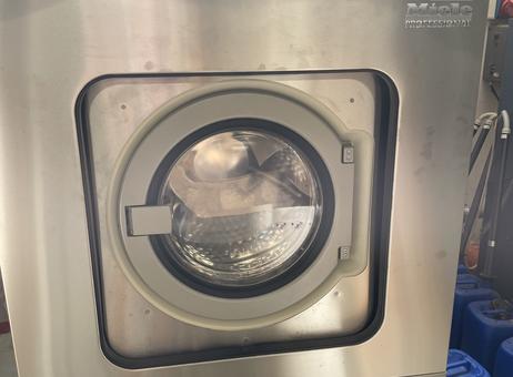 Mašina za završnu obradu tekstila MIELE PW6241