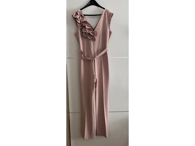 Ružičasti elegentni kombinezon