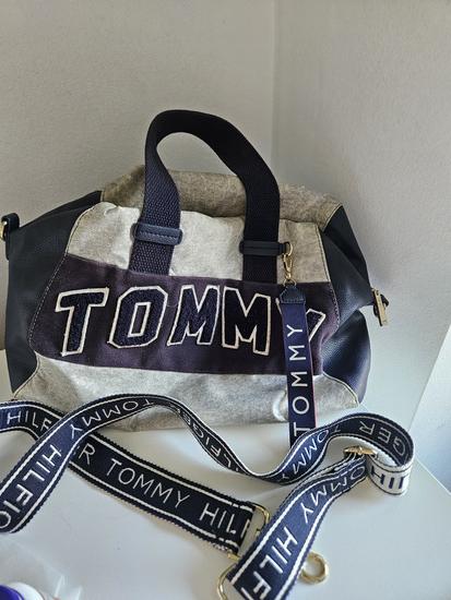 Tommy Hilfiger sportska torba