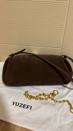 Yuzefi OYSTER CLUTCH CHOCOLATE SUEDE%440e%