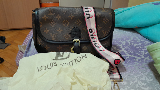 LOUIS VUITTON nova torbica