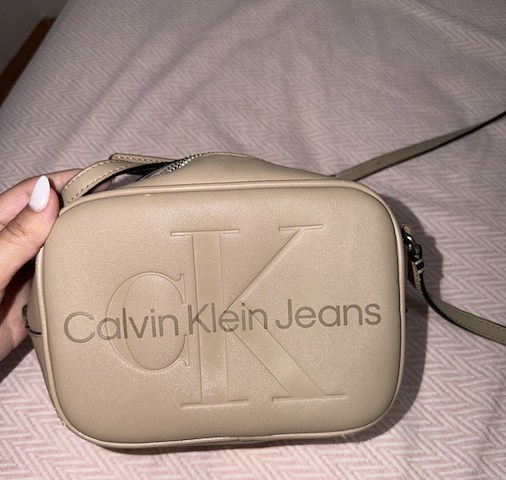 Calvin Klein krem torbica