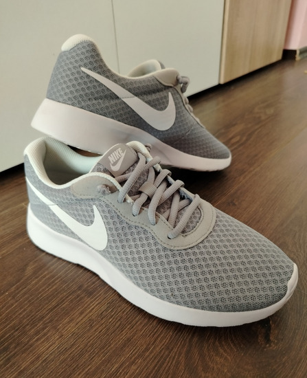 Nike Tanjun