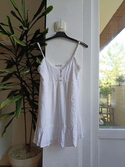 Pull&bear leprsava haljina, ima postavu