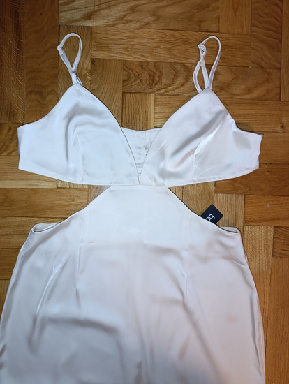 *Sale*Elegantna satenska haljina 46 vel nova  ️