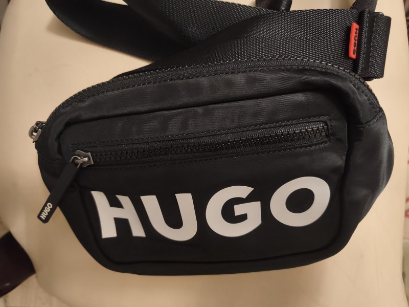 HUGO CRNA TORBICA OKO STRUKA, KAO NOVA
